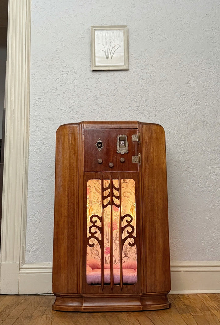 CUSTOM Cat bed upcycled from 1938 Zenith radio – Nostalgic Nooks